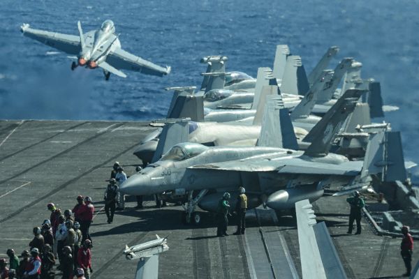 На грани войны: Иран подготовил ракеты для атак на американские военные базы — NYT — EADaily, 18 ...